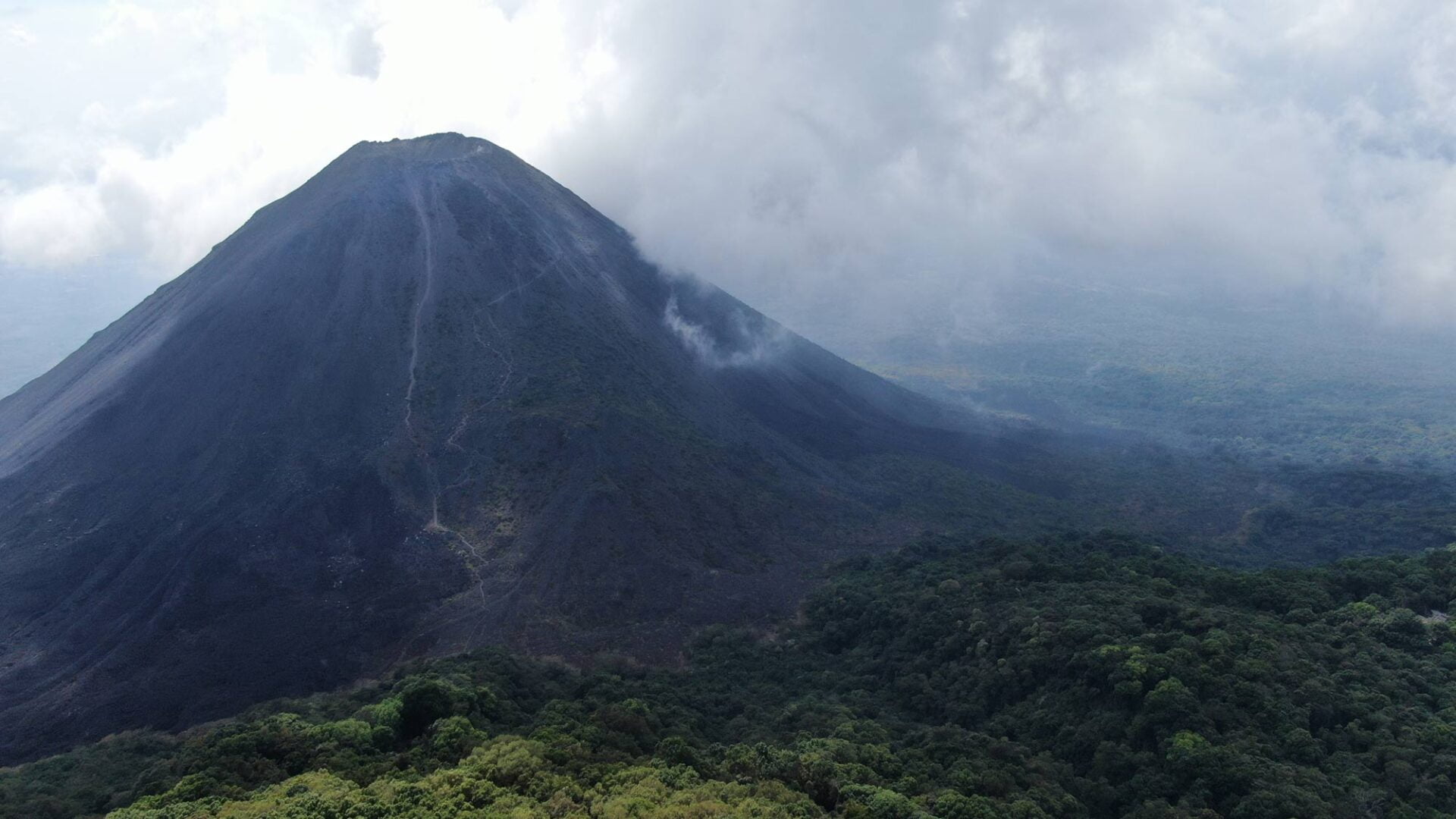 Volcán de Izalco: Volcanes de El Salvador y su ubicación, el Faro del ...