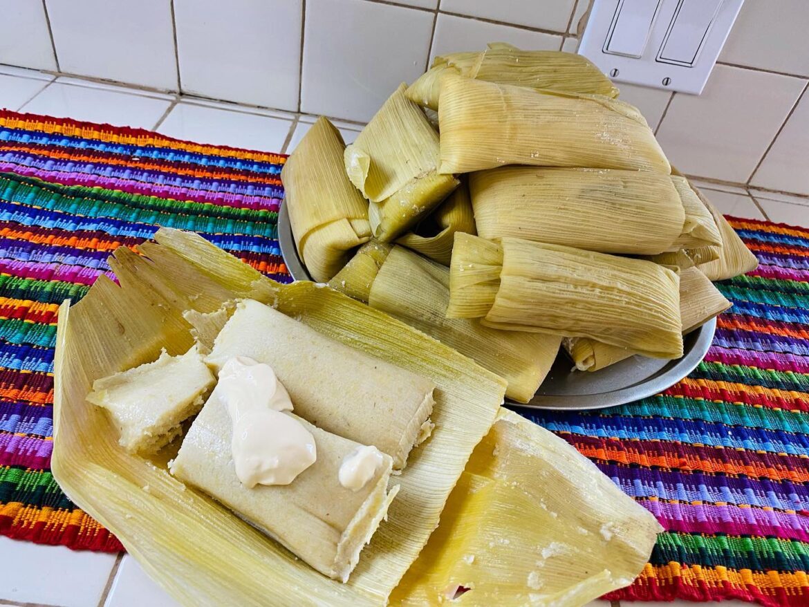 Tamales de Elote: La Dulce Tradición Salvadoreña en una Envoltura de Maíz