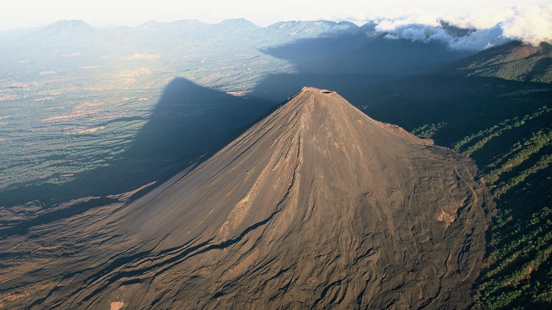 Volcán de Izalco: Volcanes de El Salvador y su ubicación, el Faro del ...