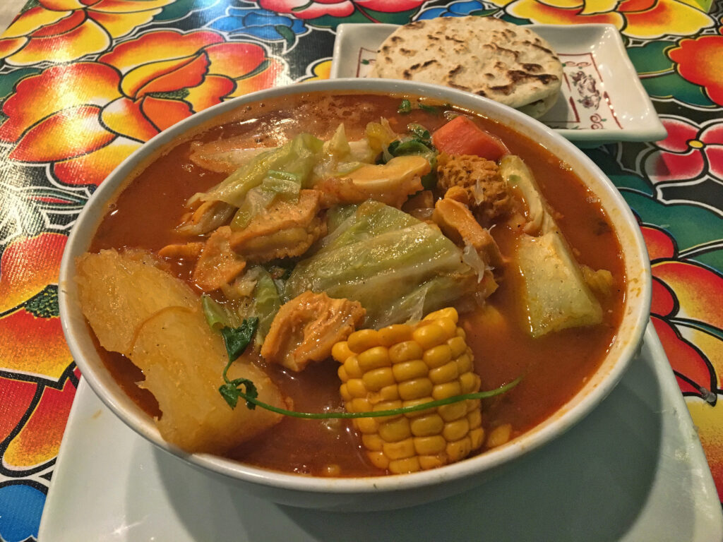 Sopa de Pata: Delicias culinarias de El Salvador