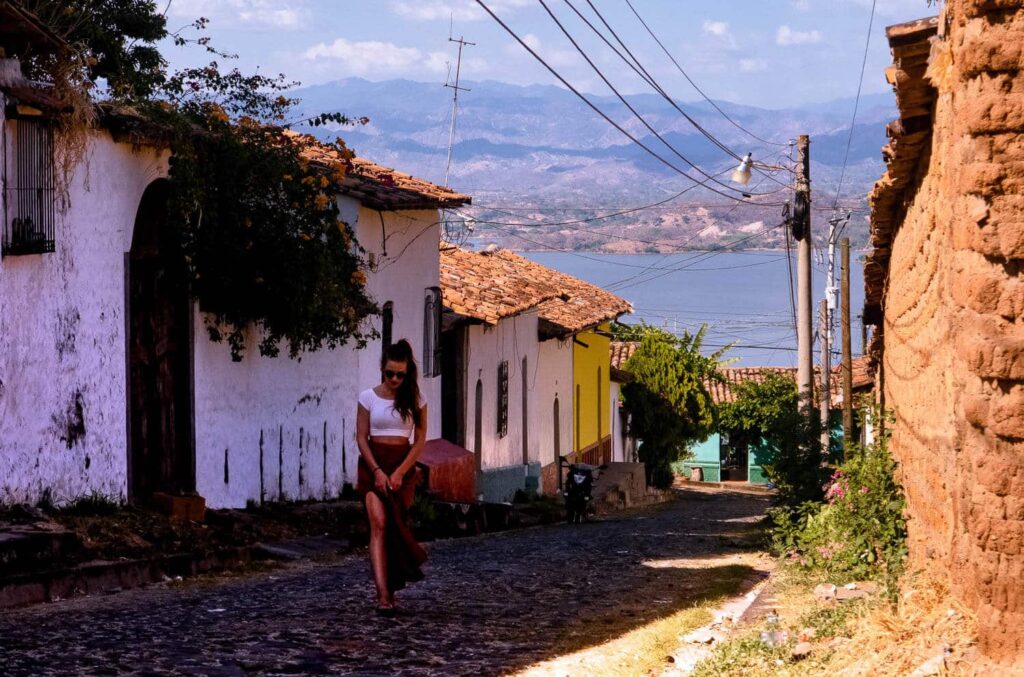 Suchitoto: Cómo llegar, Dónde queda, Qué hacer, Videos